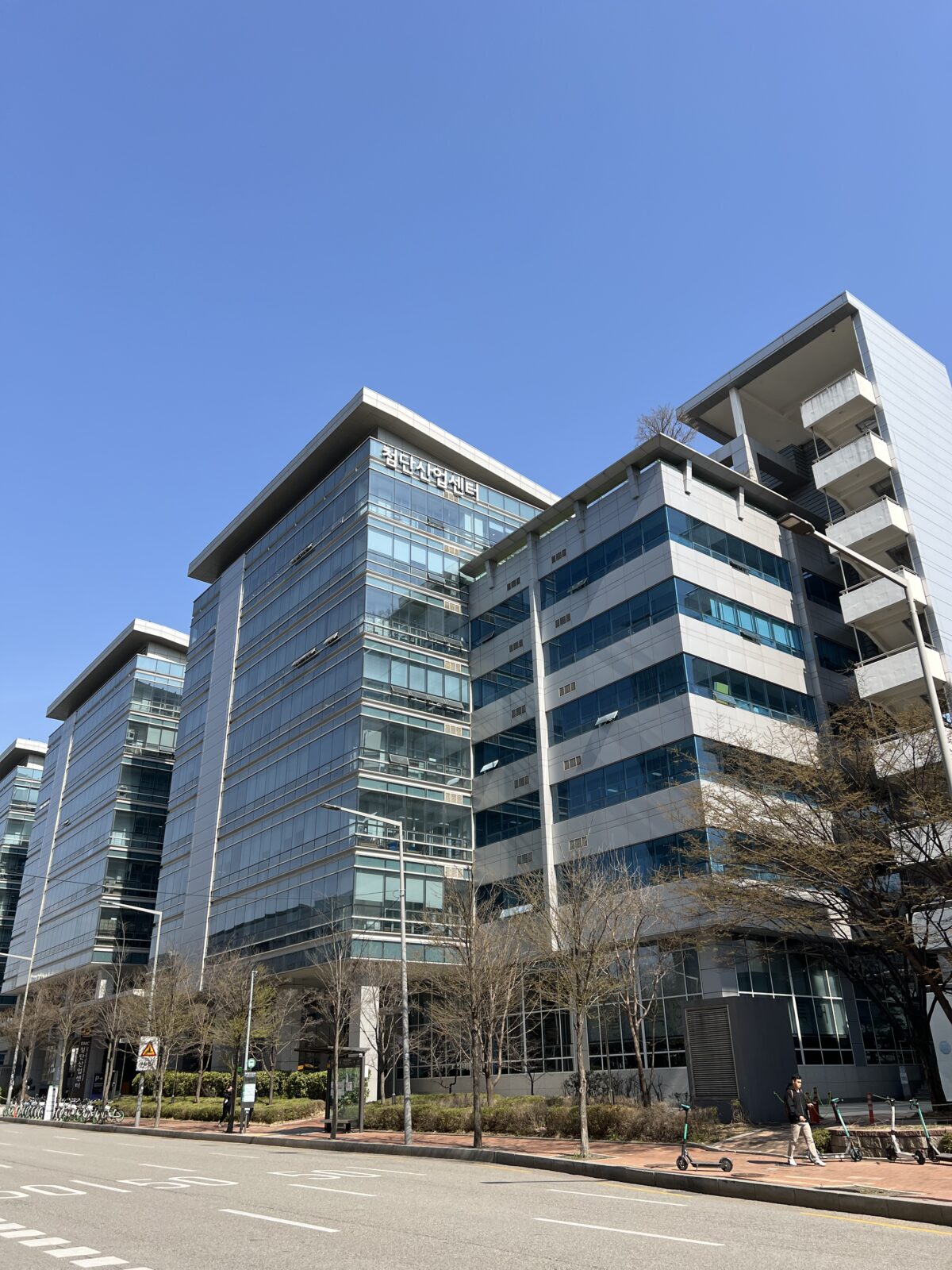 FinShot Global Recruitment : Developers, Global Marketer